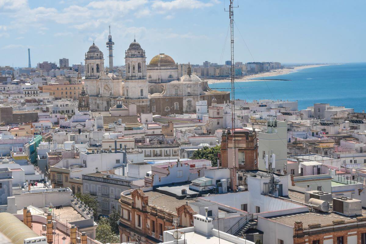 Discover Spain's Oldest City: 15 Unmissable Things to Do in Cadiz