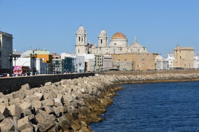 Discover Spain's Oldest City: 15 Unmissable Things to Do in Cadiz