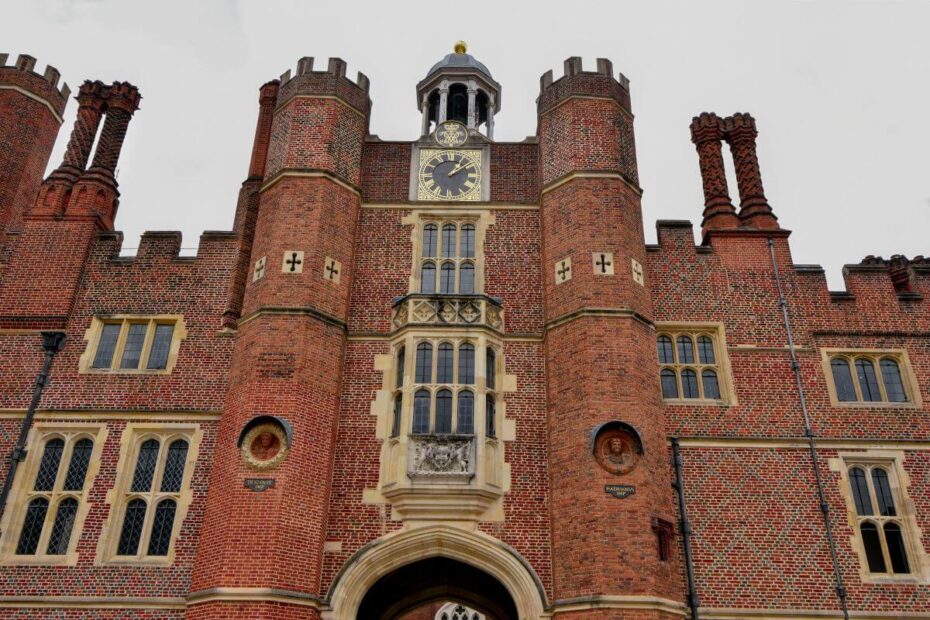 21 Hampton Court Palace Facts That Will Change How You See British ...