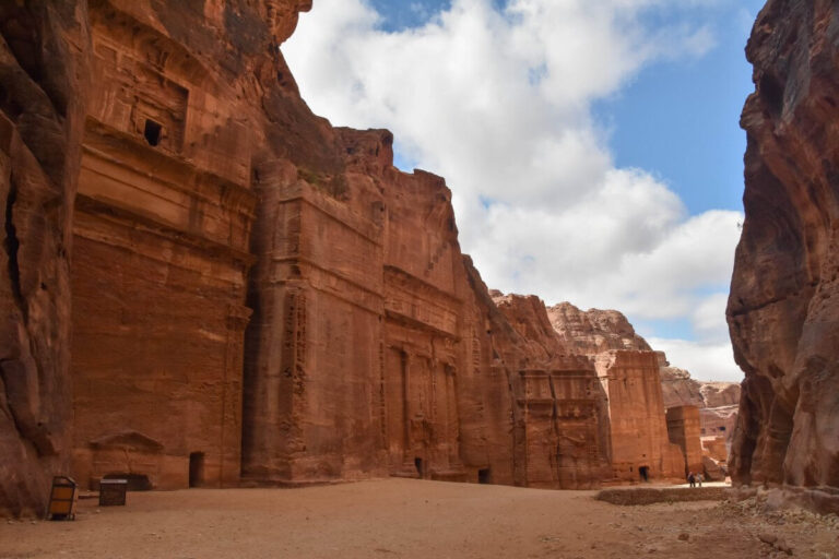 21 Petra Jordan facts That Explain Its Global Obsession - Travel Done ...